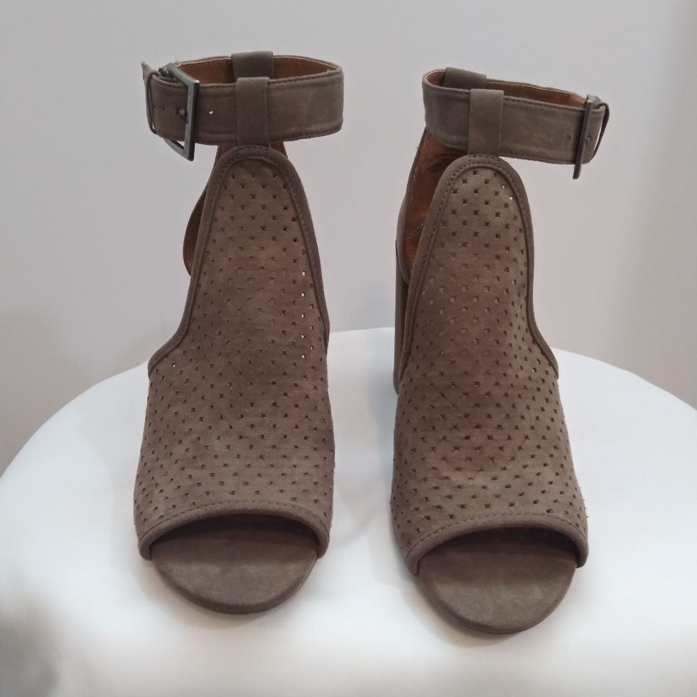 Universal Thread " Hannah" Booties "Nwot" - Gem